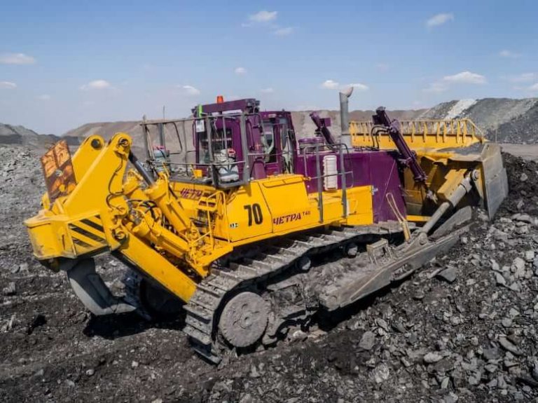 Top 10 Big Bulldozers: World's Largest Dozers 2025 | CodeReady